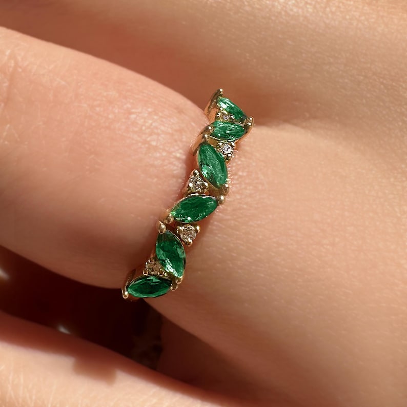 Dainty Green Ring, 14k Gold Emerald Leaf Ring, Nature Inspired Ring, Solid Gold Emerald Wedding ...