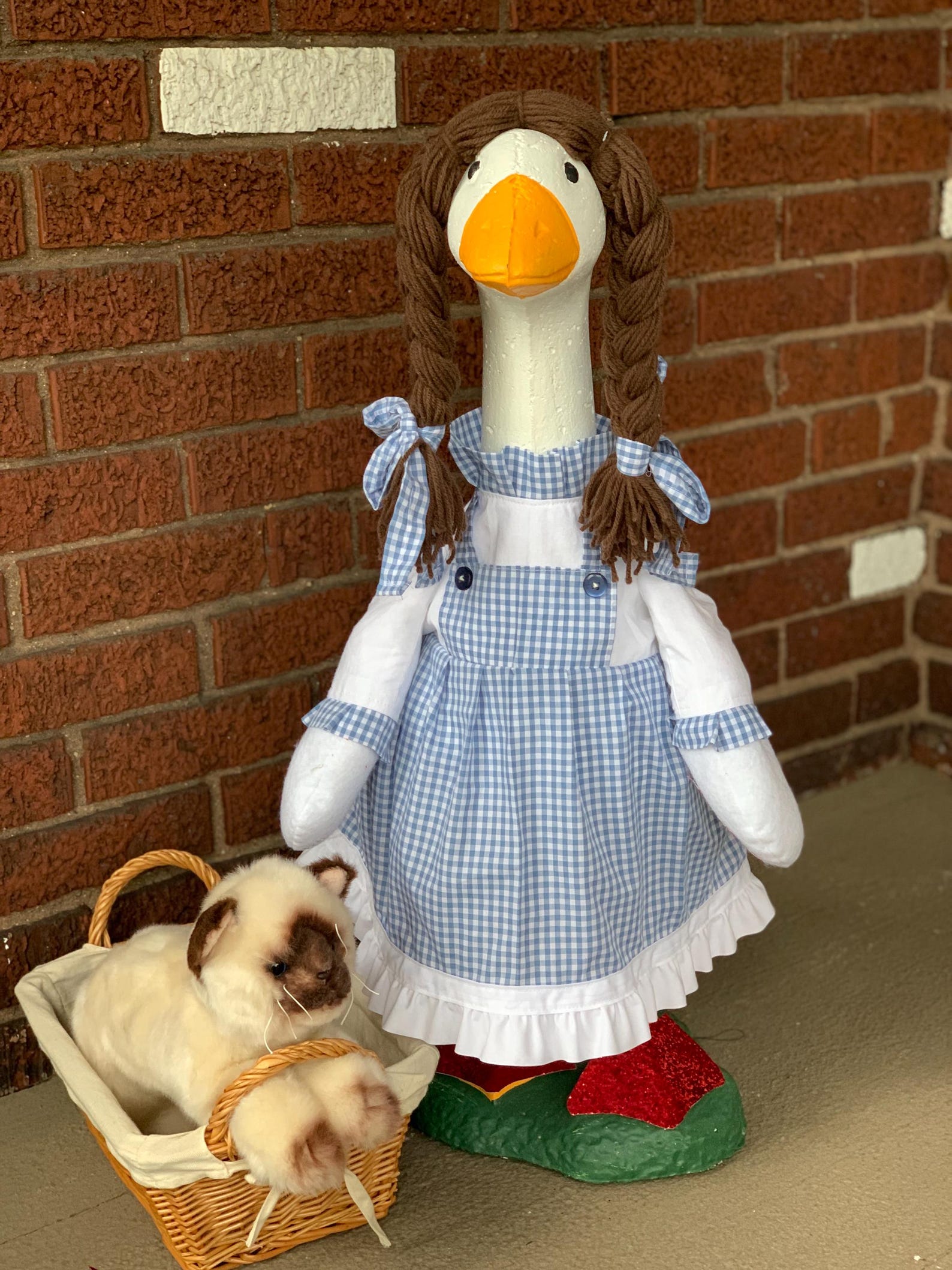 Dorothy the Wizard of Oz Concrete Goose Costume Halloween Goose Costume ...