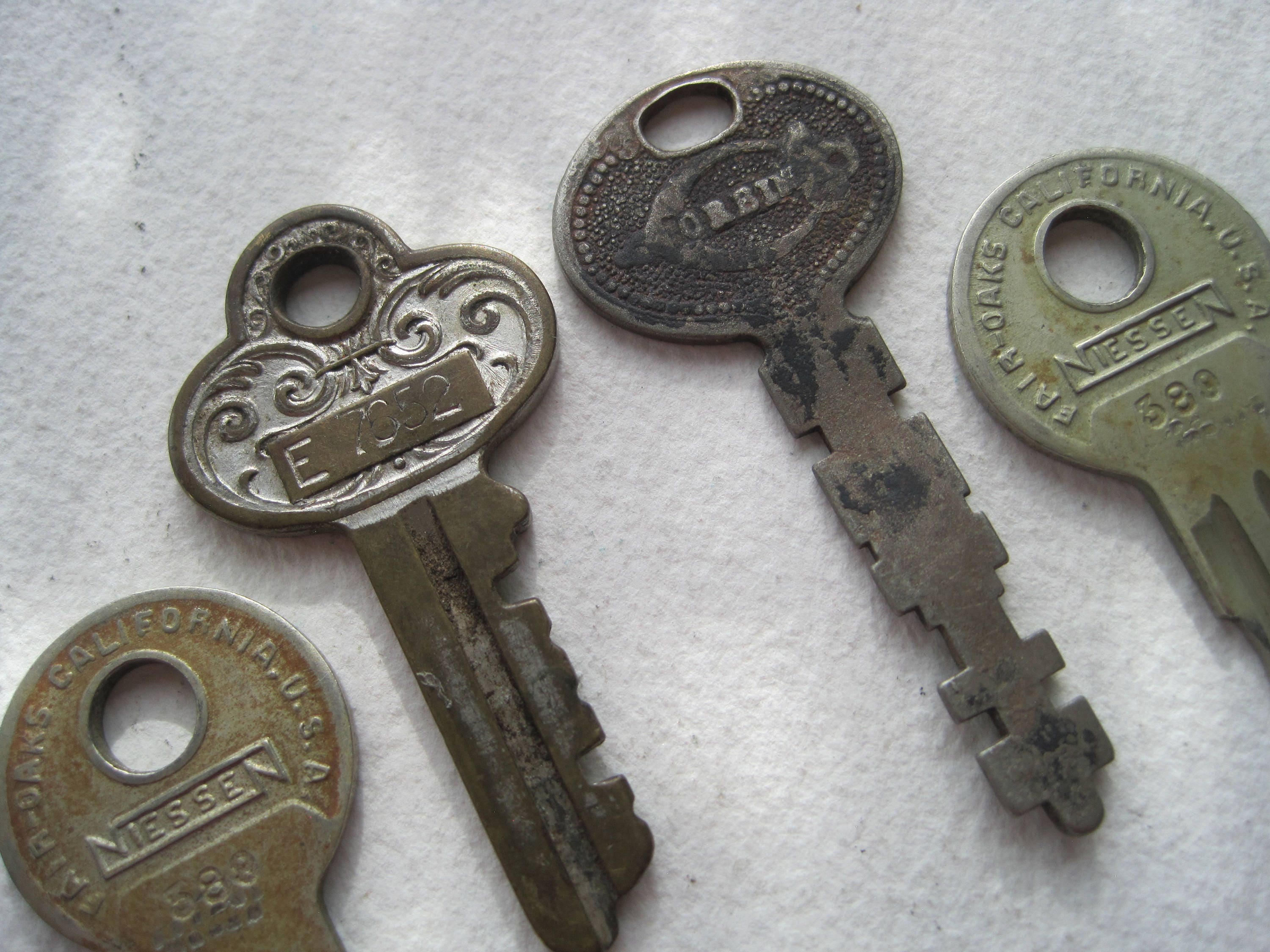 4 Vintage Flat Keys Decorative Flat Keys Niessen Set 389 - Etsy
