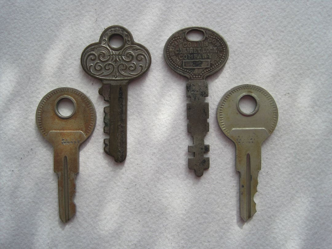 4 Vintage Flat Keys Decorative Flat Keys Niessen Set 389 - Etsy