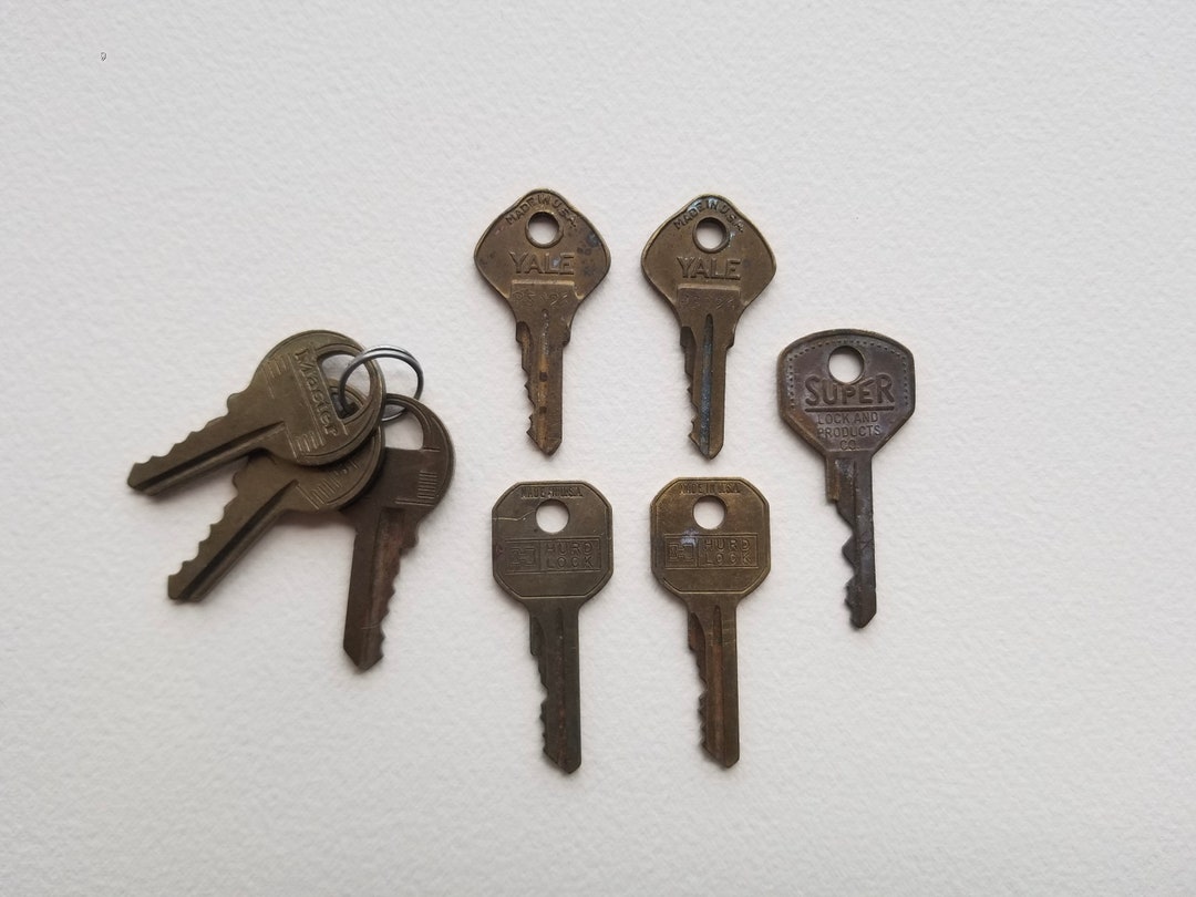 Keys, 8 Vintage Keys, Brass Keys, Master, Yale, Hurd Lock, Flat Keys ...