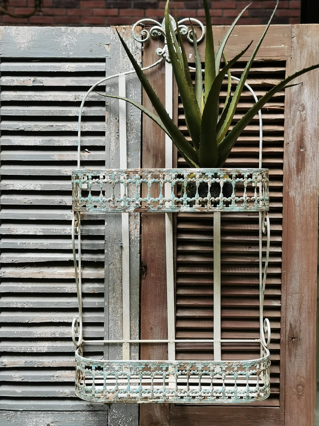 Vintage Wall Mounted Hanging Plant Rack Rustic Metal Wall Planter ...
