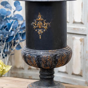 Antique Flower Pots Vintage Vase Country Style Old Fashioned Vase With ...