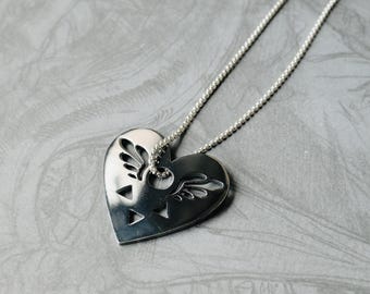 Deltarune Symbol Heart Locket Metal Necklace, Delta Rune Heart Cosplay ...