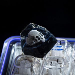 Handmade Skull Resin Keycap – Gothic Artisan Keycap for Mechanical ...
