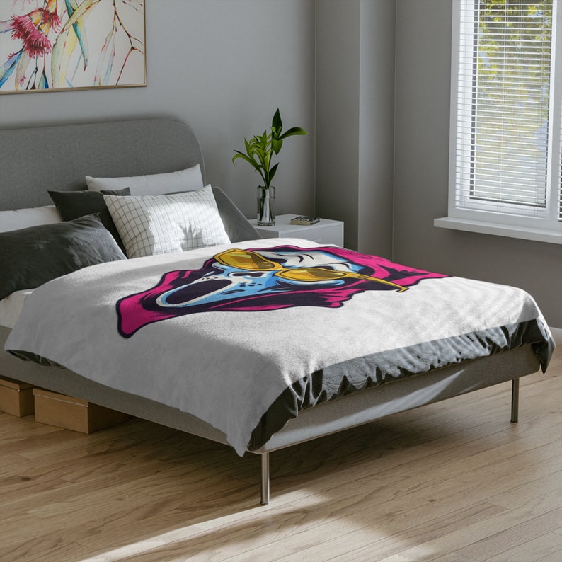 Halloween, SCREAM Ghostface Mask in Pink, White Velveteen Microfiber ...