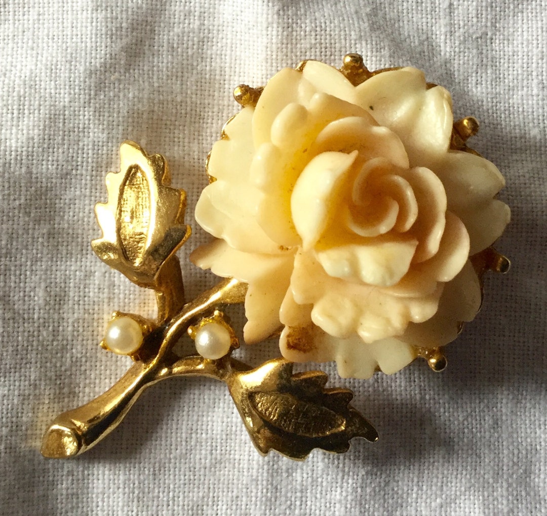 Vintage Molded Carved Celluloid Flower Brooch Unsigned - Etsy