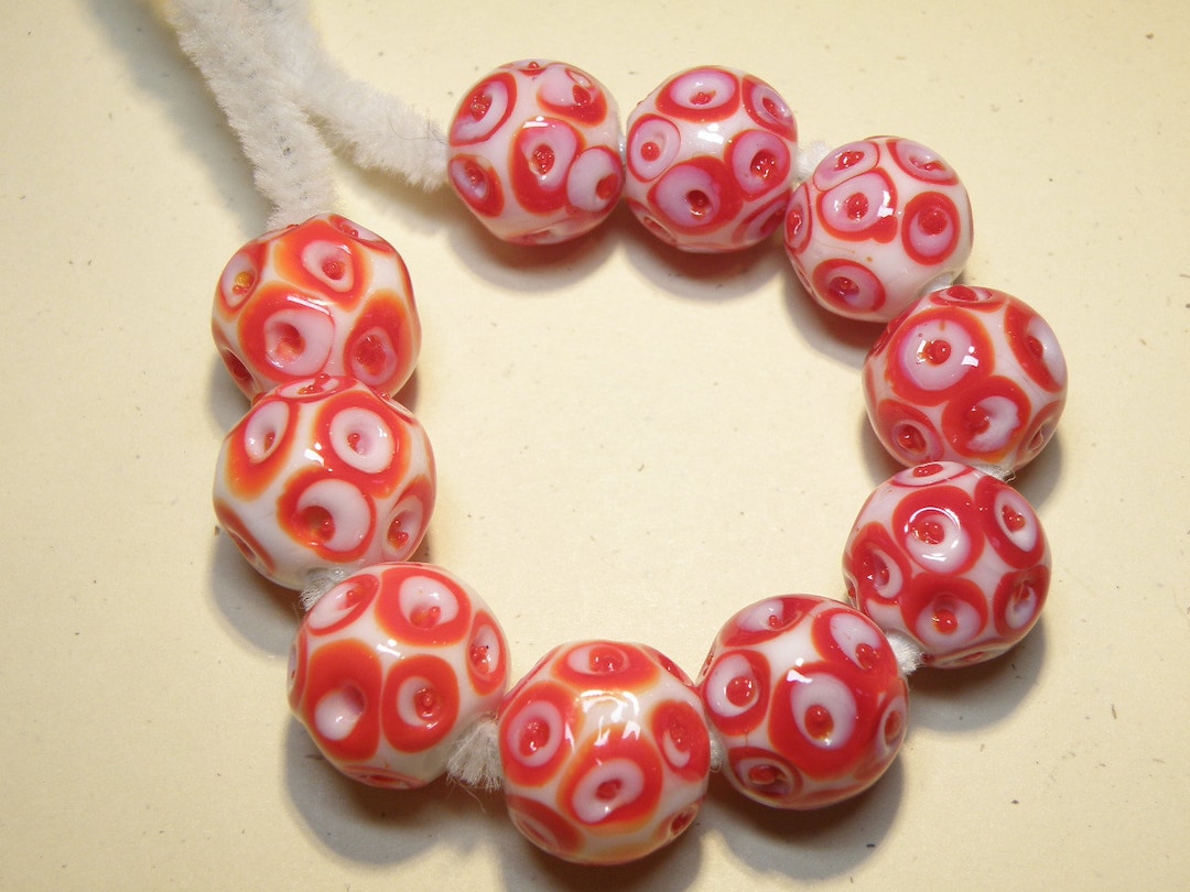 10 White and Shades of Red Opaque Round Beads With Concentric Circles ...