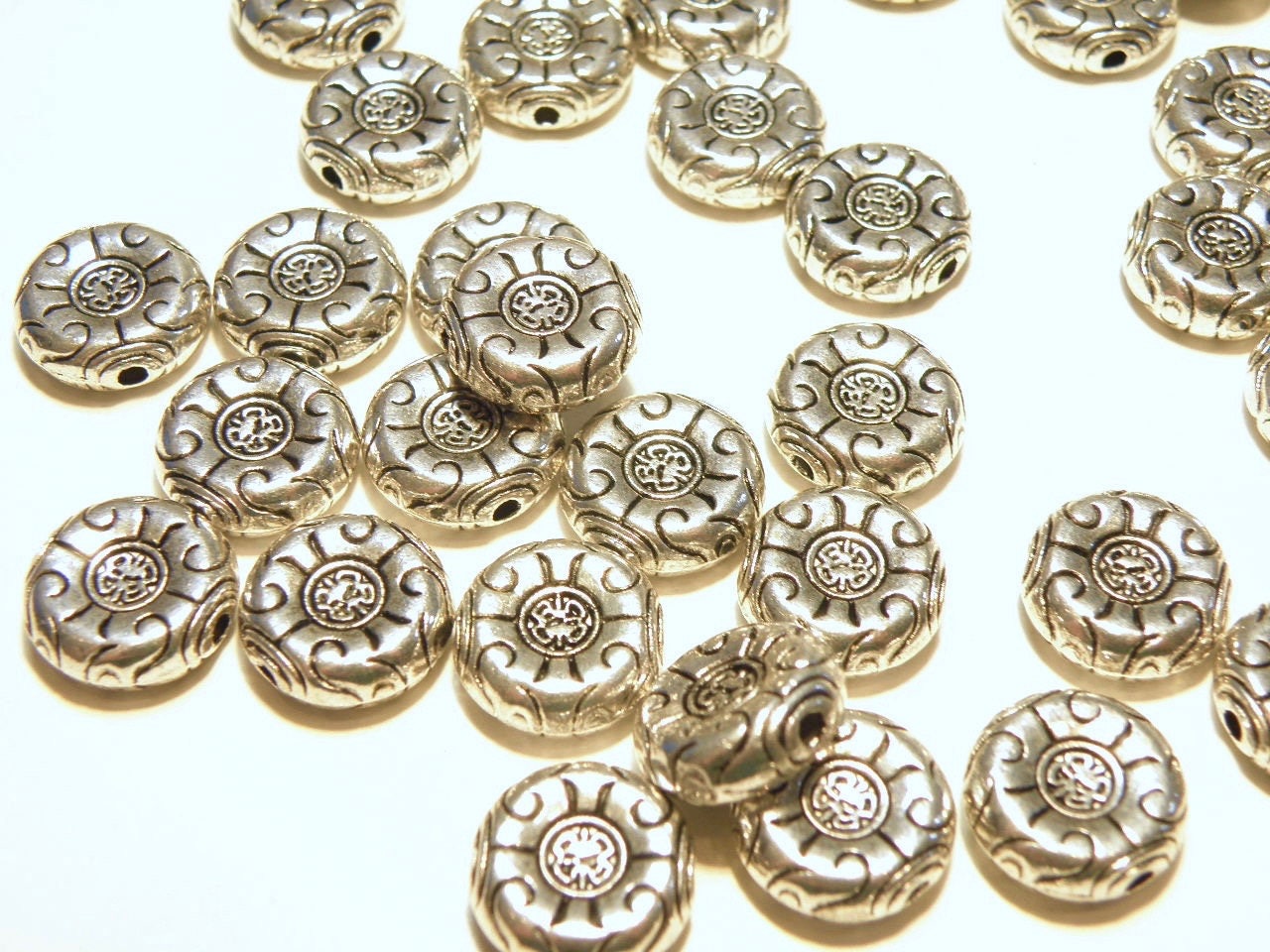 6 Pewter Ornate Medallion Asian-Style Puffy Disc Spacer Beads - Etsy.de