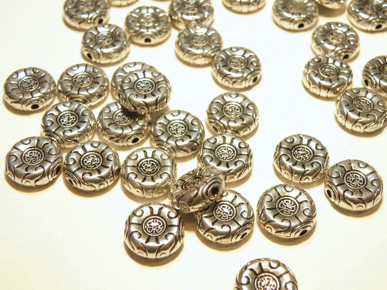6 Pewter Ornate Medallion Asian-Style Puffy Disc Spacer Beads - Etsy.de