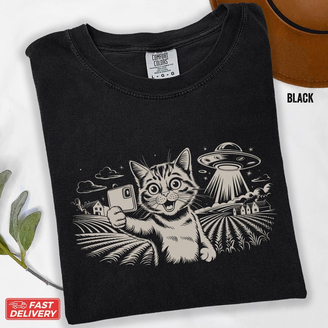 Funny UFO Cat Shirt, Alien Abduction Selfie Tee, Retro Space Cat T ...