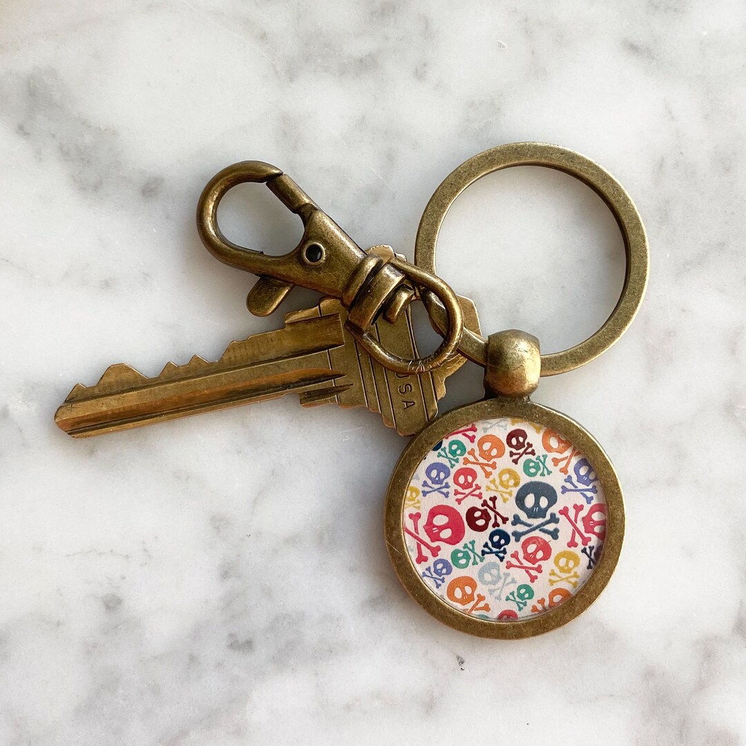 Skull Keychain / Skull and Crossbone Key Chain, Human Skull Halloween ...