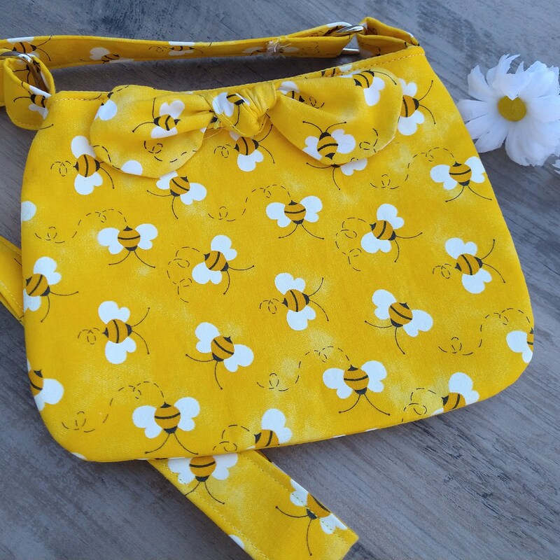 Bee Purse - Etsy