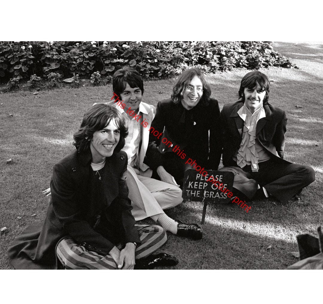 The Beatles Photo, the Beatles Sitting on the Lawn Photo, John Lennon ...