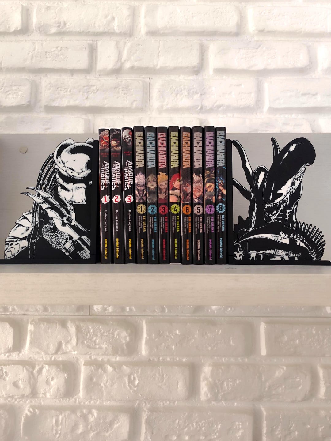 Alien Vs Predator Xenomorph Bookends – Science Fiction Bookshelf ...