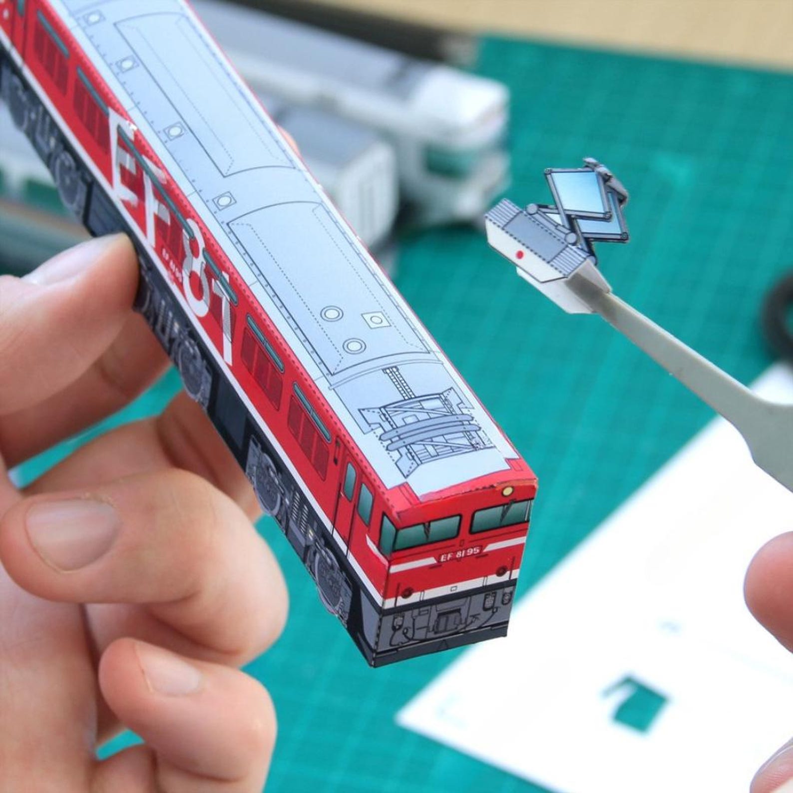 Electric Locomotive Papercraft, Class EF81 Papercraft, Train, Speed ...
