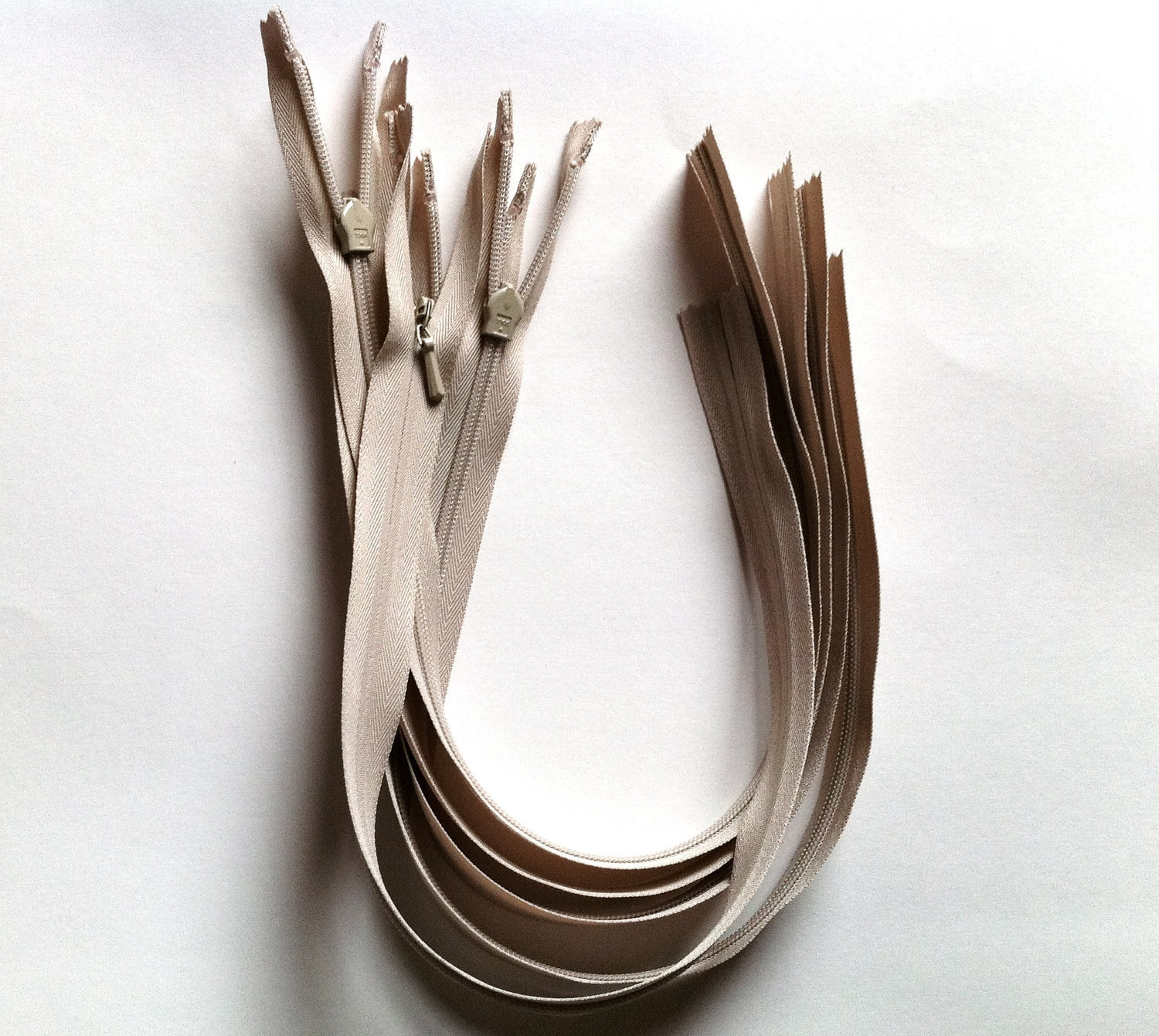 YKK Invisible Zippers Color 572 Beige 10 Pieces Available - Etsy