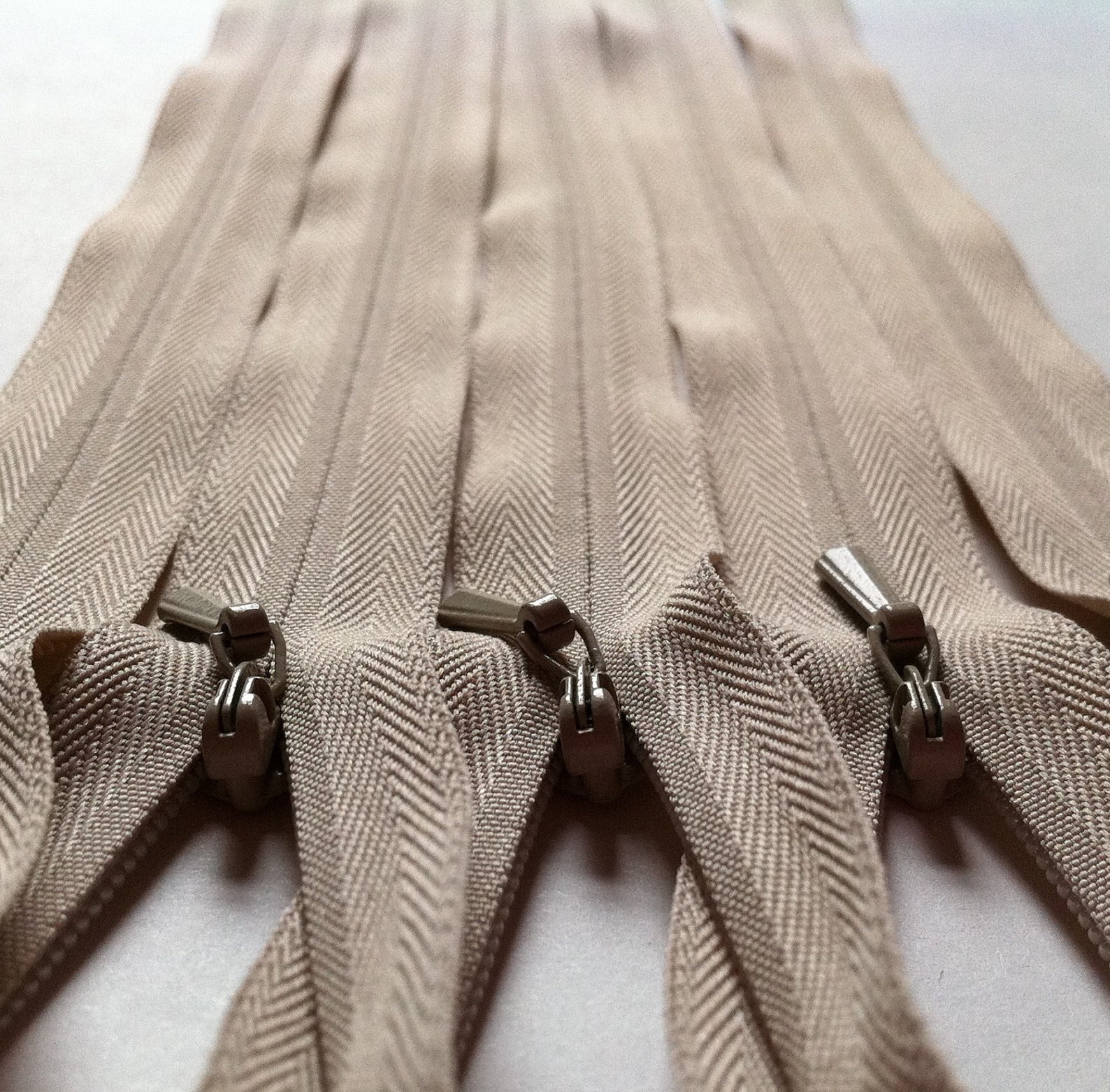 YKK Invisible Zippers Color 572 Beige 10 Pieces Available - Etsy