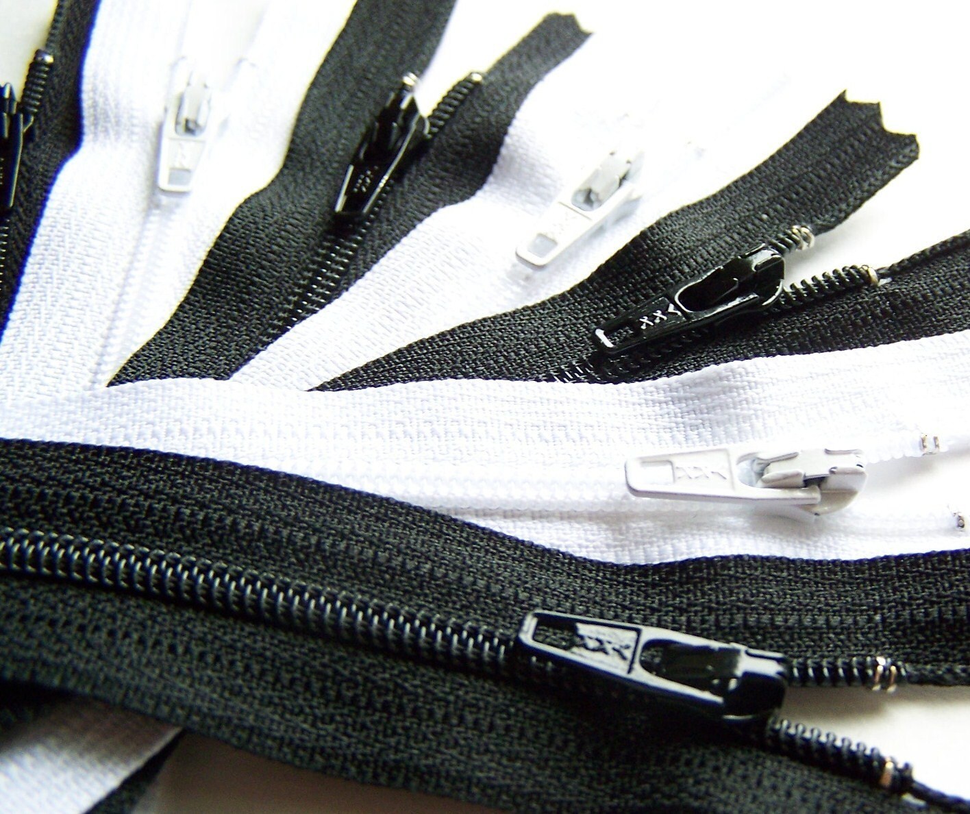 Black and White 4 Inch Zipper Bundle 20 Zippers - Etsy