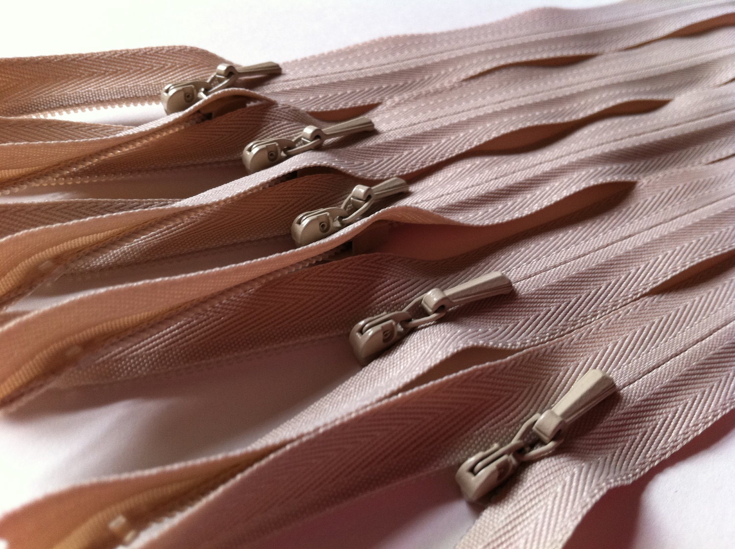 YKK Invisible Zippers Color 572 Beige 10 Pieces Available - Etsy