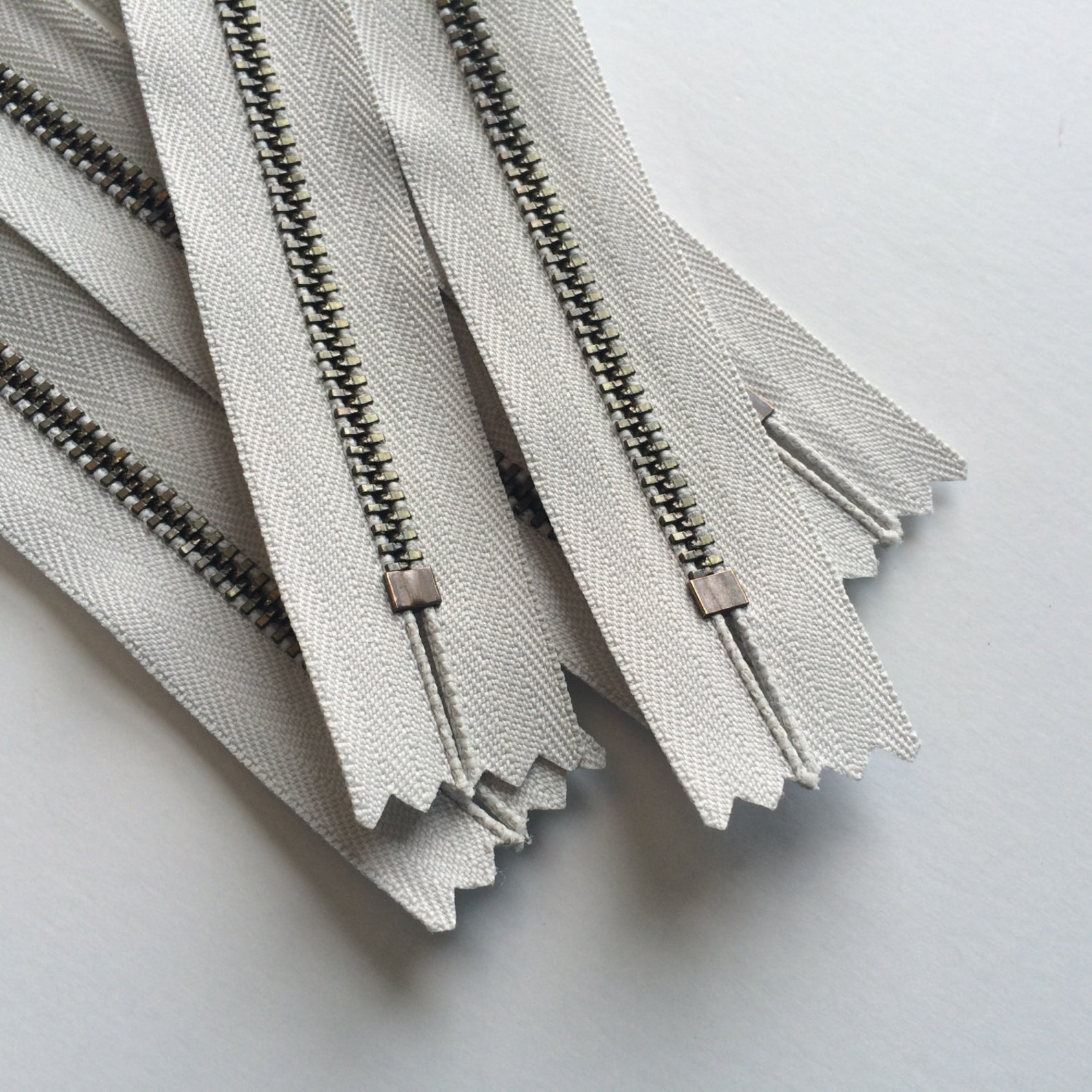 YKK Metal Teeth Zippers Light Grey Antique Brass Donut Pull - Etsy