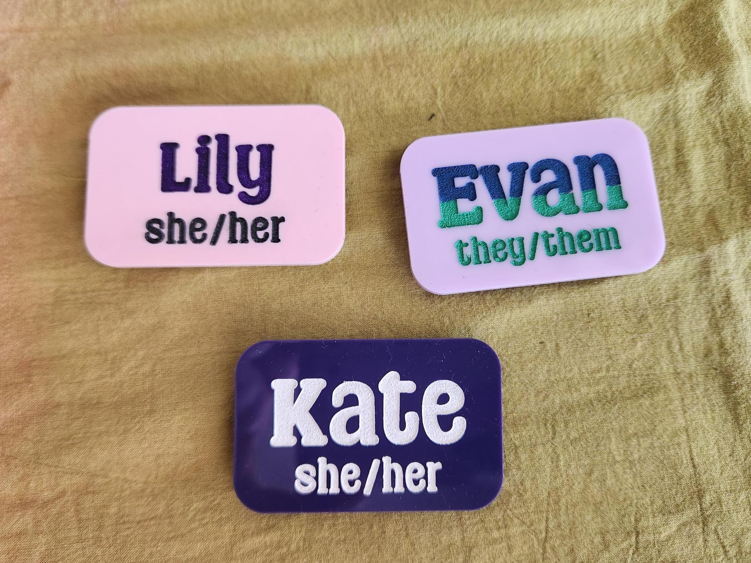 Personalized Name and Pronoun Badge - Colors - Magnet or Pin - Etsy