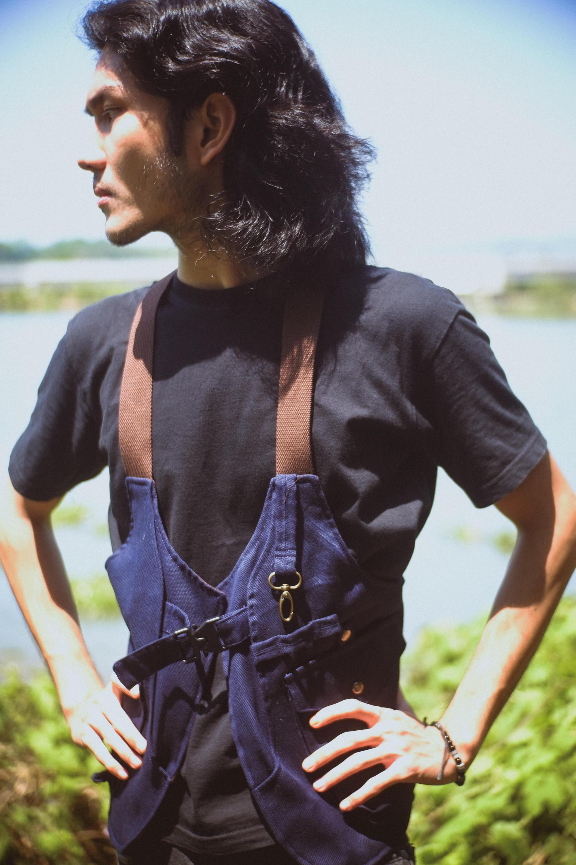 Men Utility Vest in Navy – Rugged Style, Timeless Design, Adventure ...