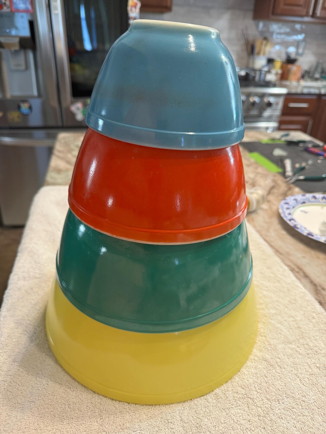 EARLY 1940s Pyrex Primary Colors Full Set of 4, Yellow, Green, Red ...