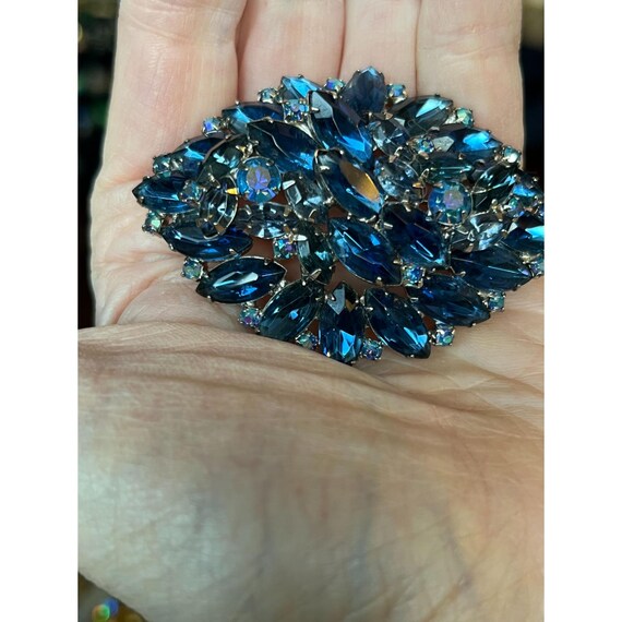 Vintage Juliana-style sapphire blue rhinestone brooch… - Gem