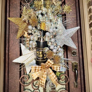 New Year's Eve Wreath Festive Holiday Door Decor Sparkling Gold ...