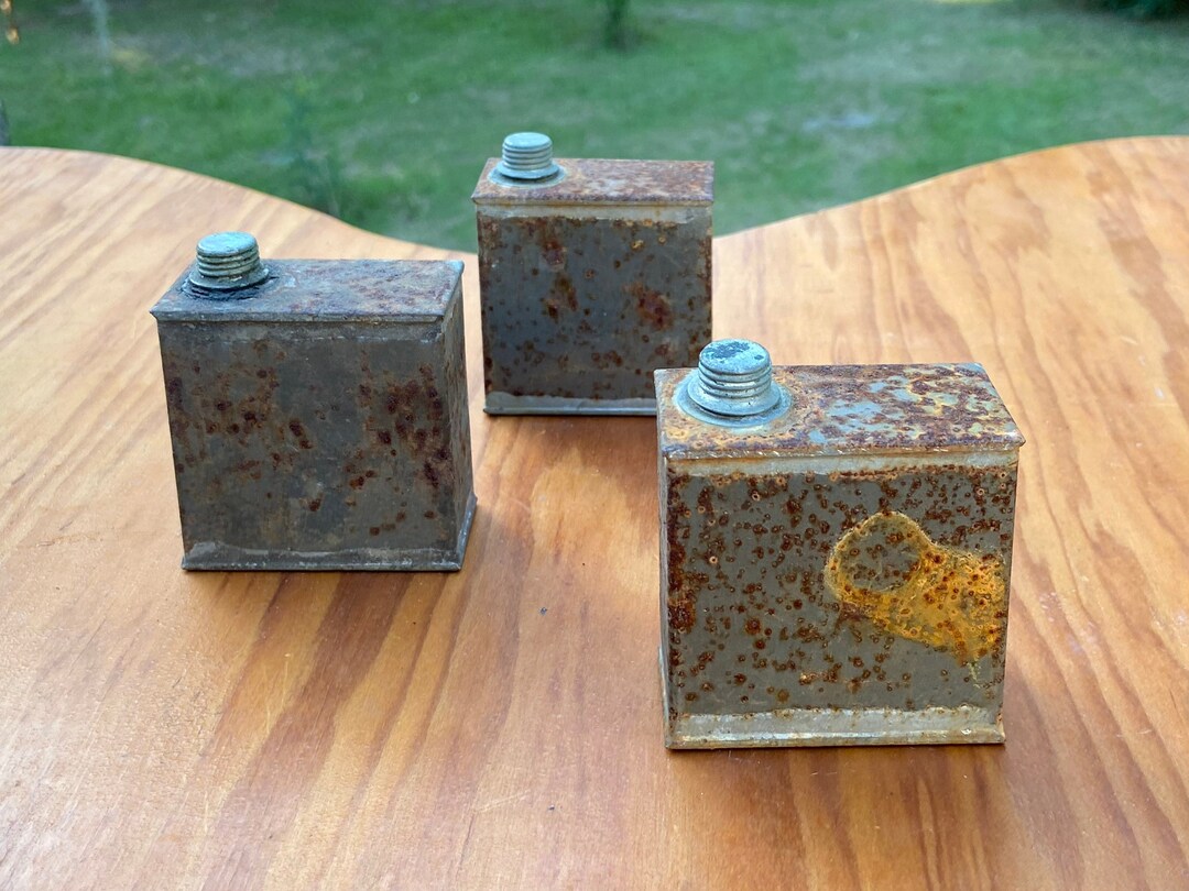 Set 3 Rusty Metal Screw Top Cans Gun Oil Can Rusty Home Display ...