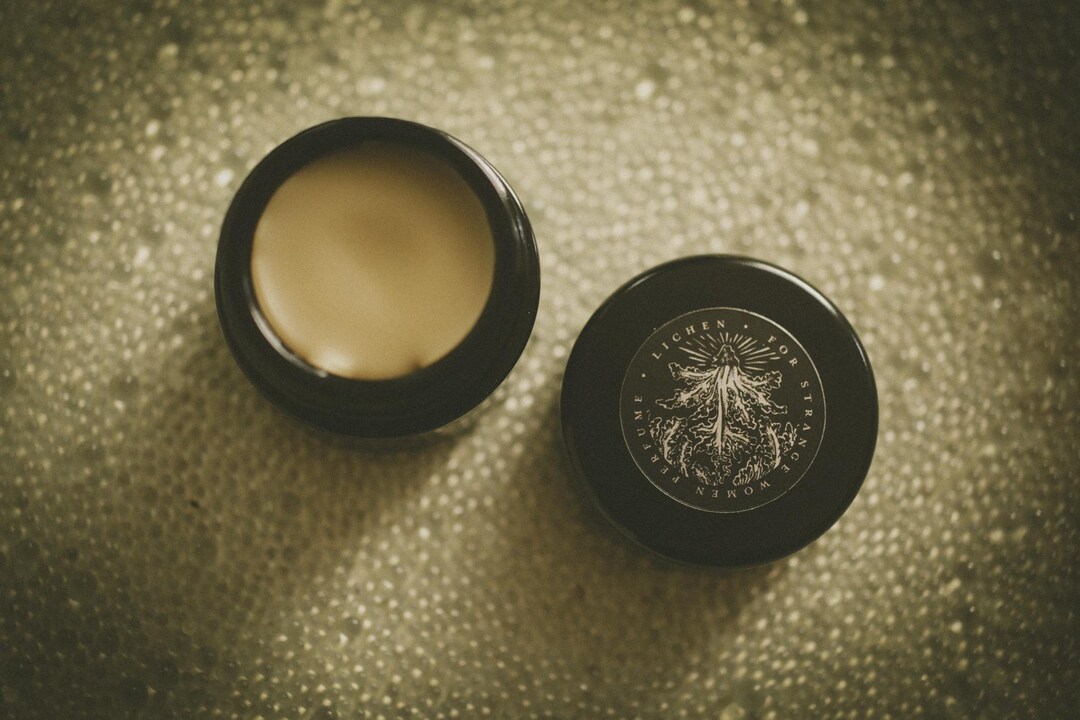 Lichen - 9g Solid Perfume - Moss, Violet Leaf, Lavender, Rain, Hyacinth ...