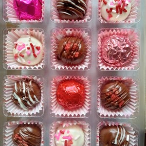Gourmet Valentines Day Assorted Sampler!! 1 Dozen Gift Box! Award ...