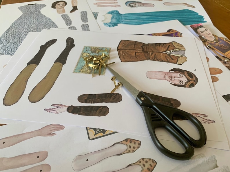 Amelia Earhart Paper Doll, Aviator Paperdoll, Papercraft Heroine, Round ...