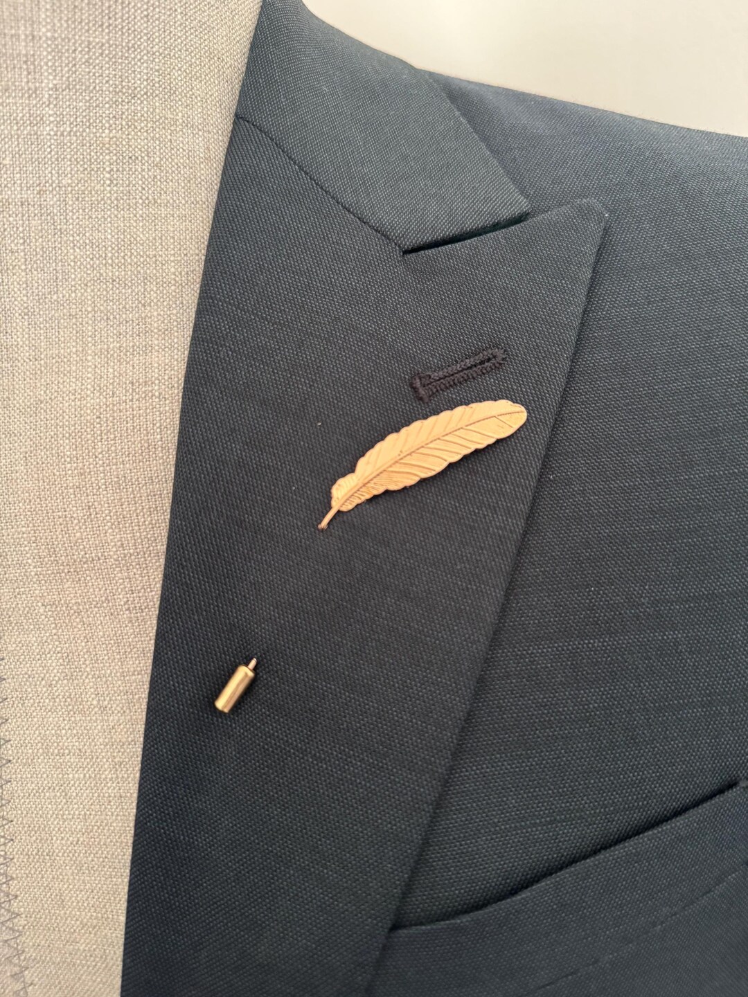 Feather Metal Lapel Pin for Men, Women Feather Brooch Pin Wedding ...