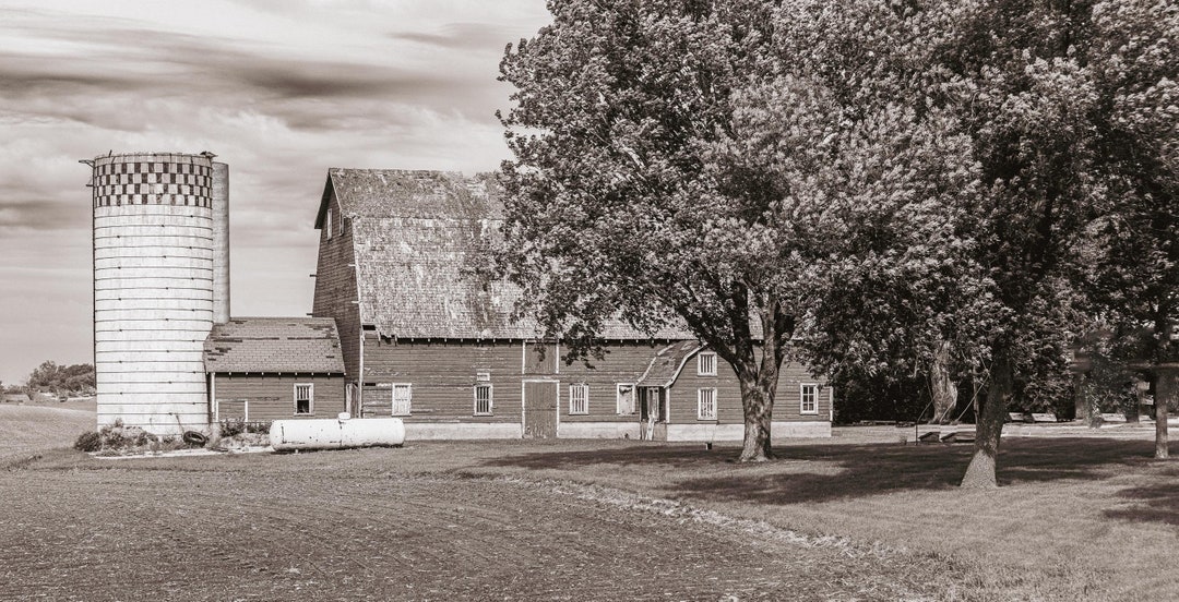Minnesota Barn, Midwest American Barn, Old Barn in the Midwest, Old ...