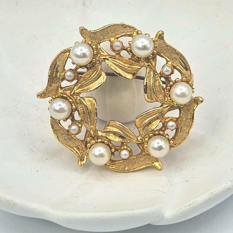 Vintage Pearl Circle Pins - Etsy
