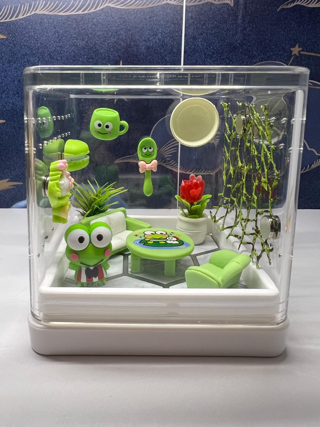 Jumping Spider Enclosure 4x4x4 Green Keroppi Theme, Kawaii Dollhouse ...