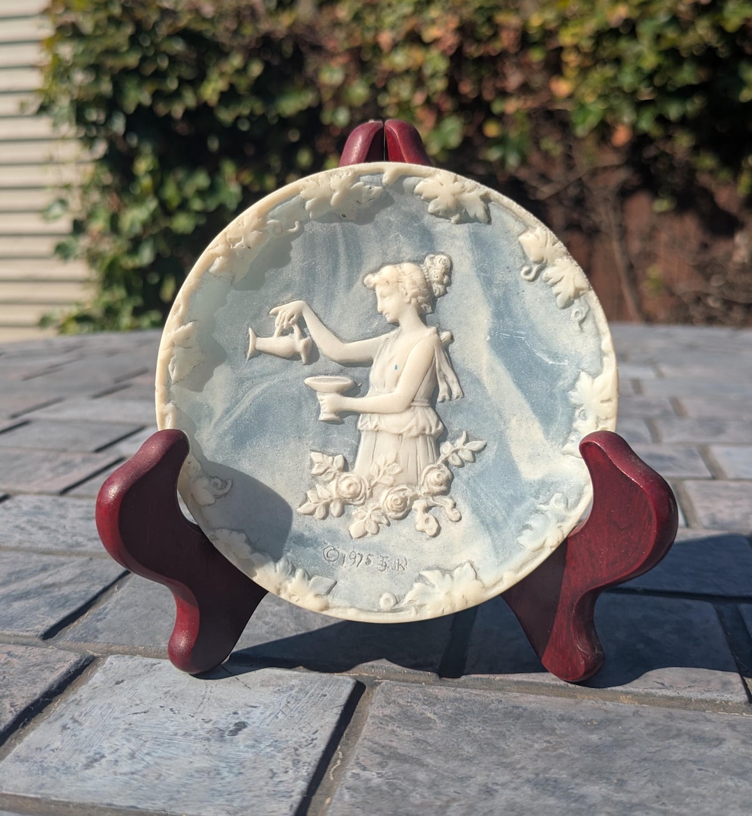 VINTAGE INCOLAY STONE 4.25" Light Blue and Cream Goddess Cameo Plate ...