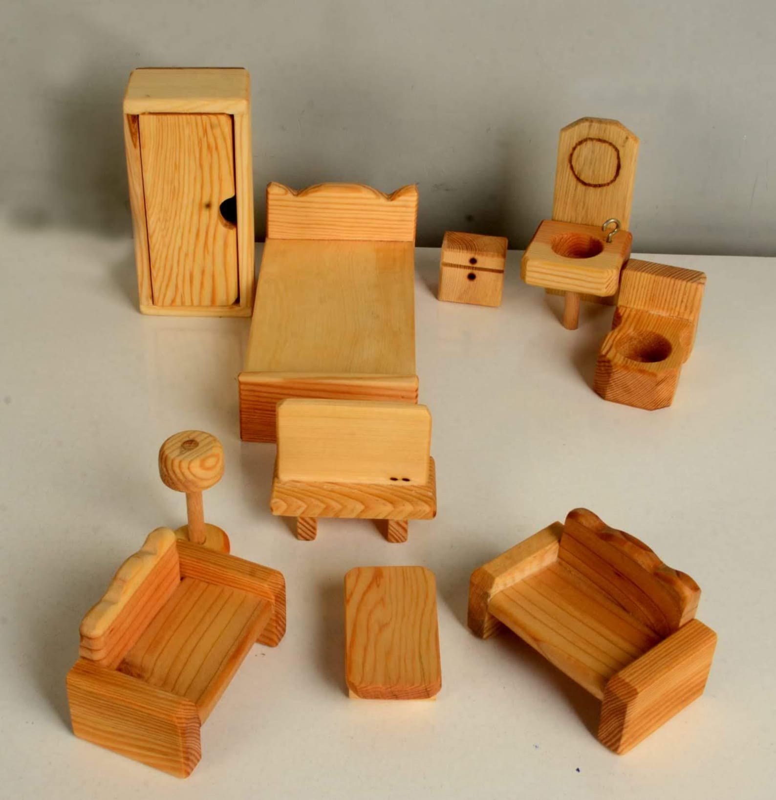 Wooden Dollhouse Furniture Toy Set | 17-piece Wooden Toy Set | Moveable ...