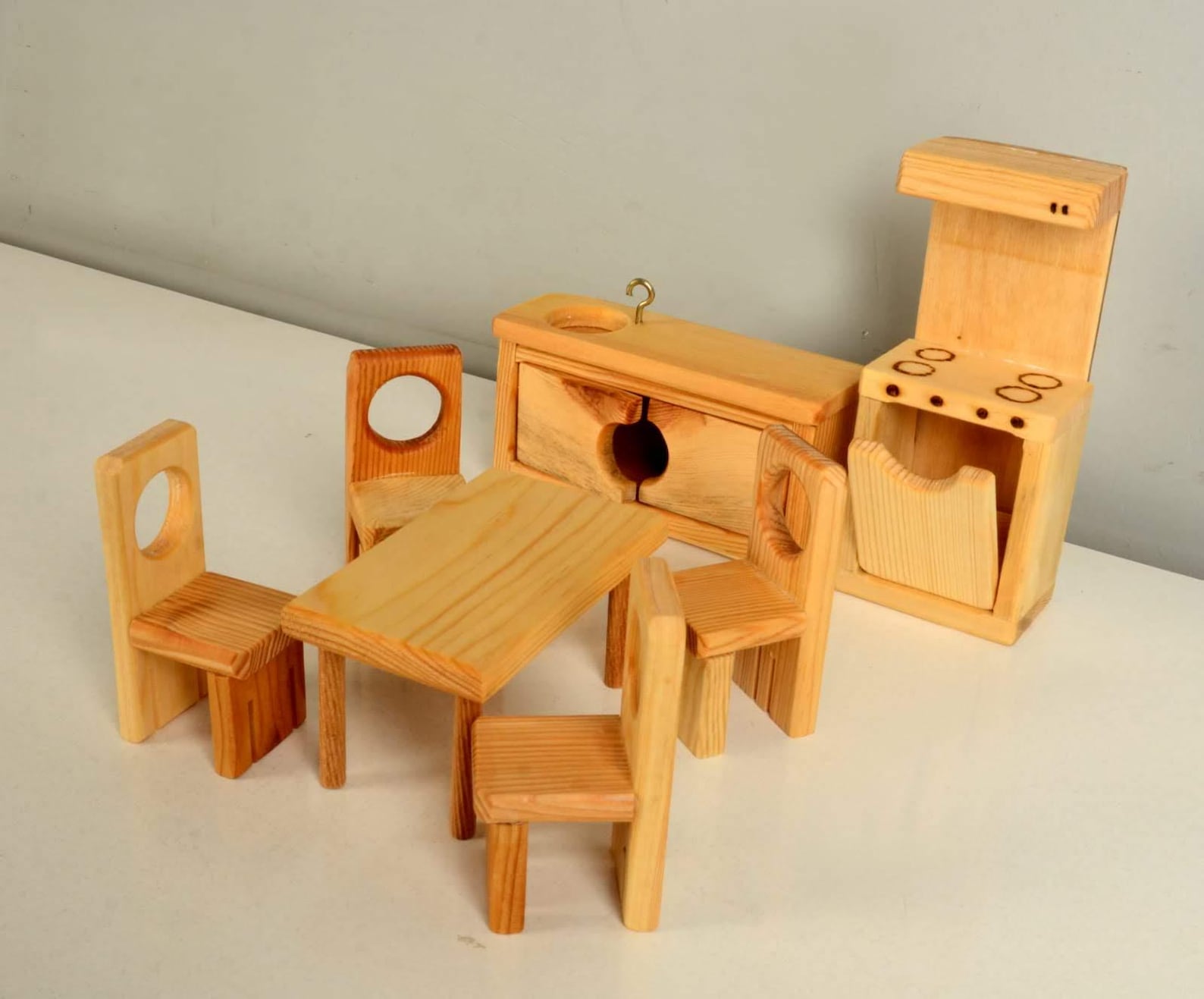 Wooden Dollhouse Furniture Toy Set | 17-piece Wooden Toy Set | Moveable ...