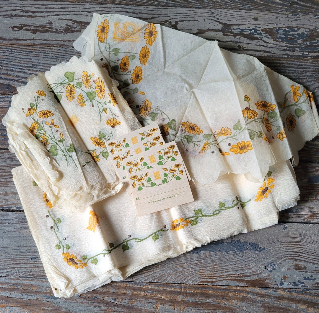 Vintage Crepe Paper Napkins & Place Cards W/ Yellow Daisies 30pc. - Etsy