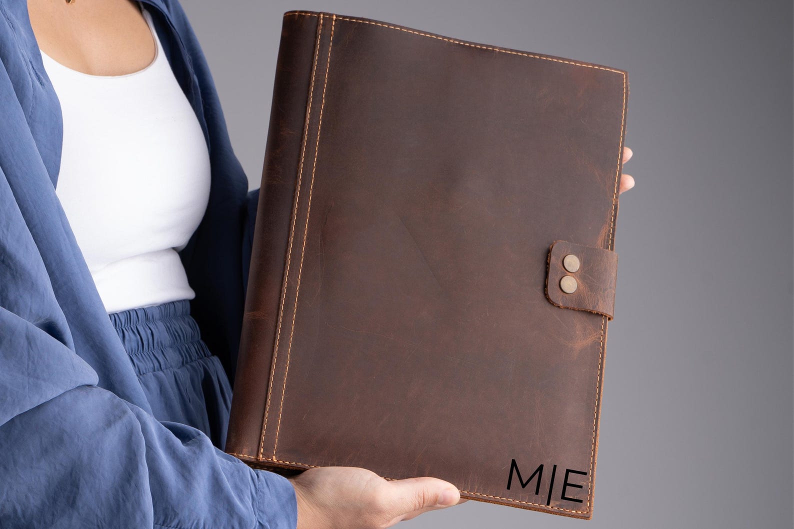 Personalized Leather Padfolio: Monogrammed Distressed Leather Portfolio ...