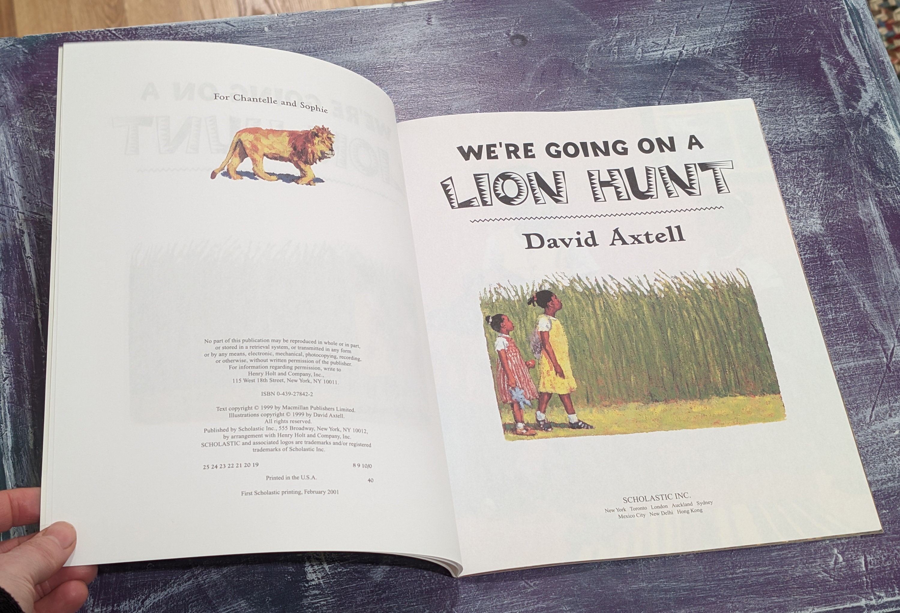 We're Going on A Lion Hunt by David Axtell Scholastic Inc 2001 Large ...