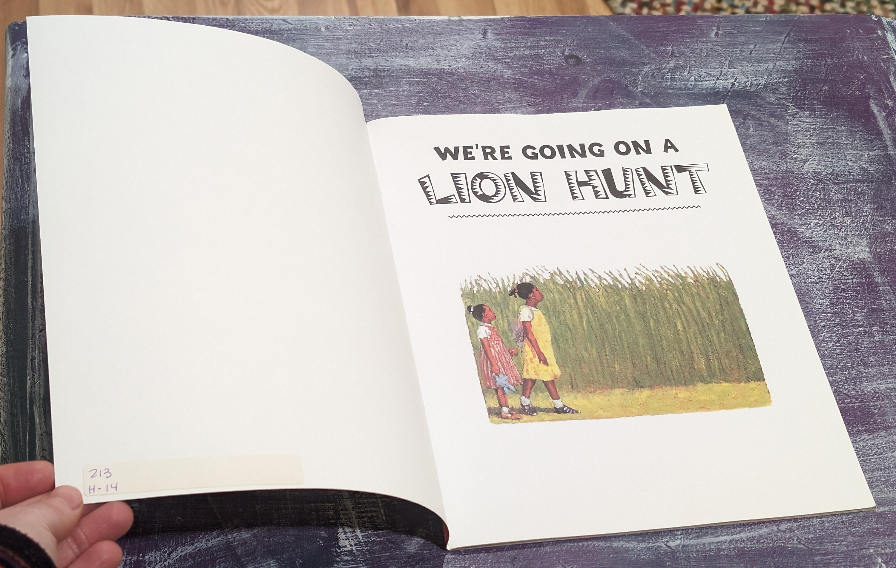 We're Going on A Lion Hunt by David Axtell Scholastic Inc 2001 Large ...