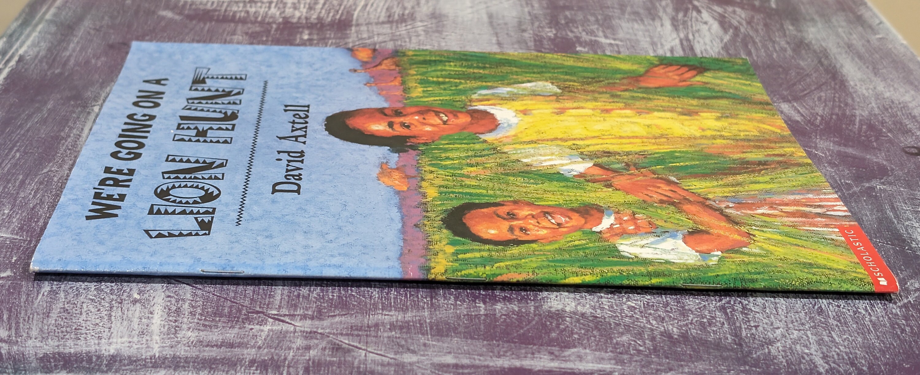 We're Going on A Lion Hunt by David Axtell Scholastic Inc 2001 Large ...