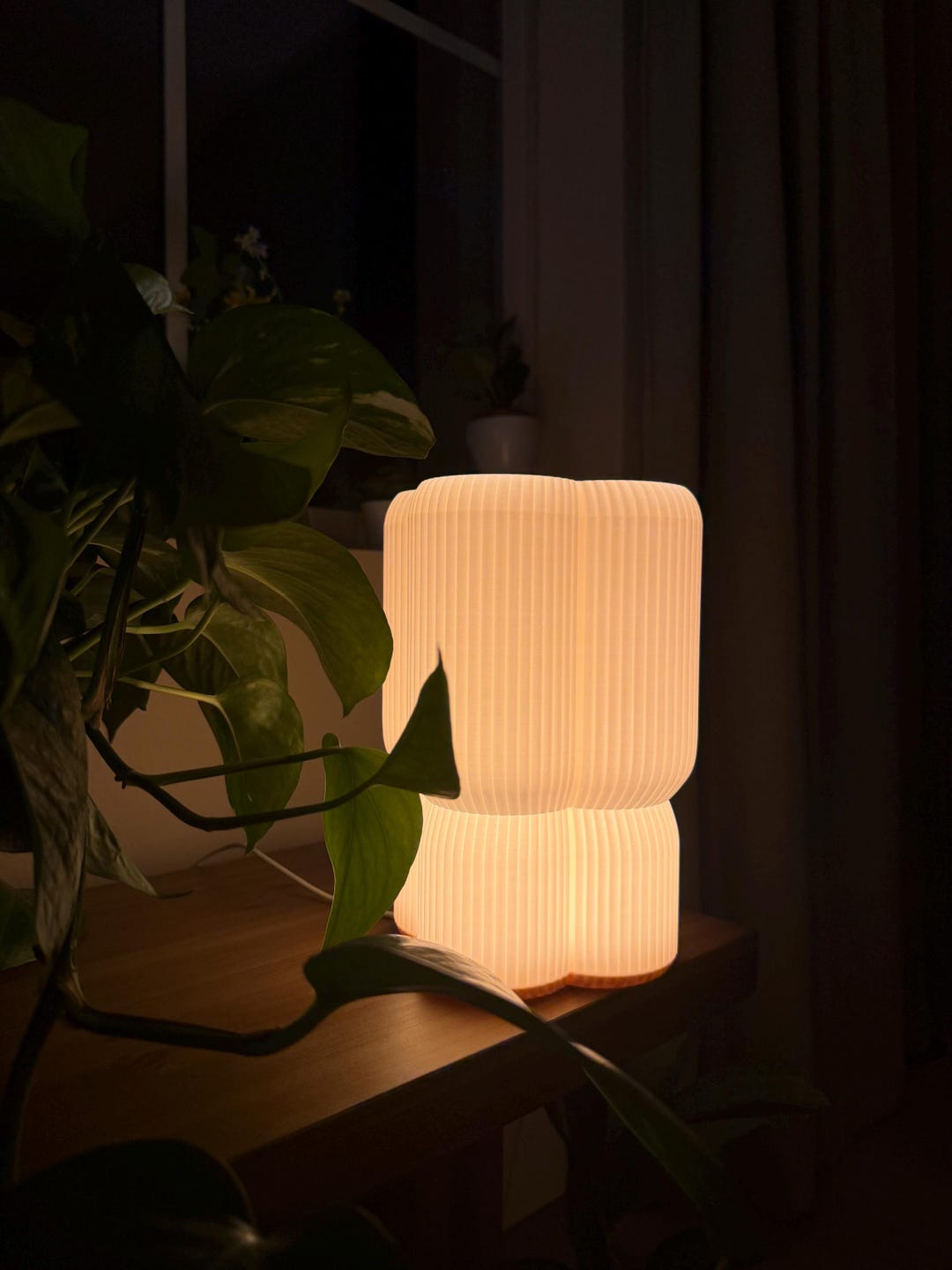 Modern Clover Table Lamp: 3D Printed Desk Light - Beige or White - Etsy