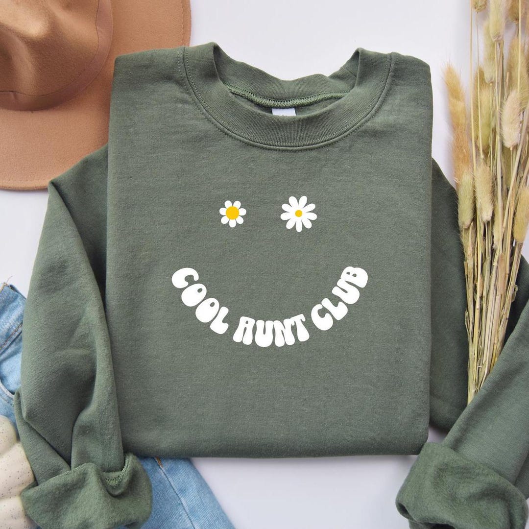 Cool Aunt Club Sweatshirt Smiley Face Daisy Sweater Fun Auntie Gift ...