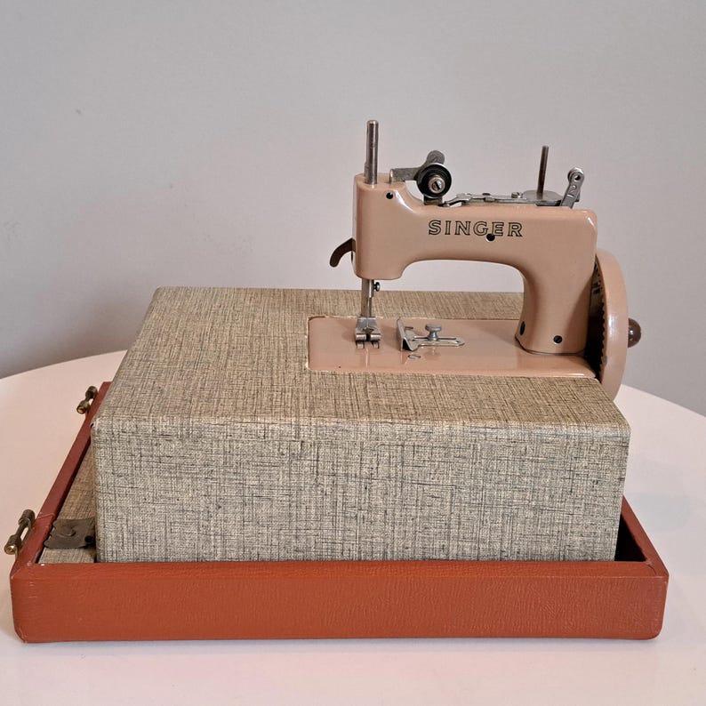 Vintage 1950 Singer Sewhandy 20 Child's Sewing Machine WITH Sewing ...
