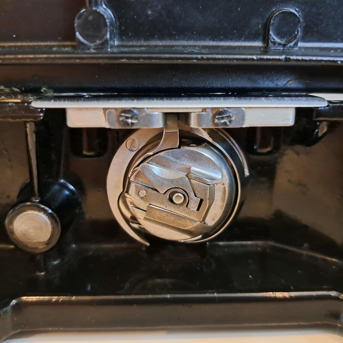 Vintage Red S Badge Singer Featherweight 221K Sewing Machine, 1961 ...